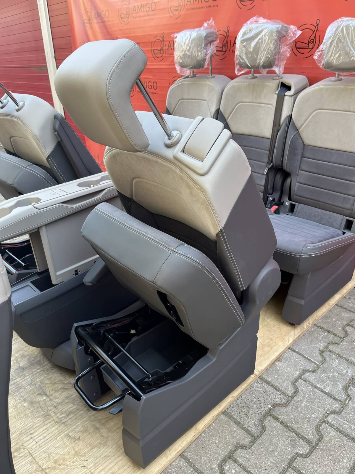 Seats front rear NEW VW Multivan T7 Table heated leather | Rear seat ...